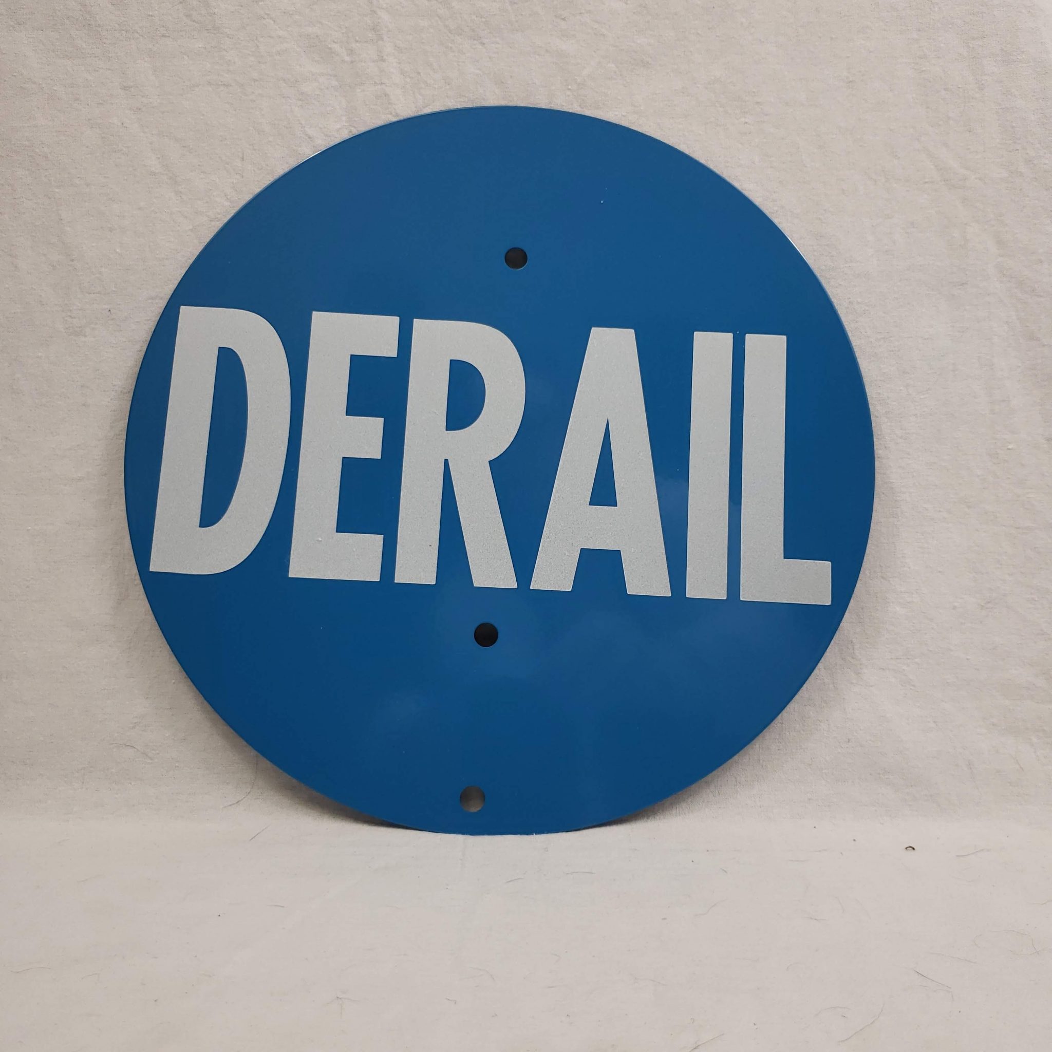 Railroad Tools and Solutions, Inc. | SIGNAL FLAG “DERAIL” – 11″ Diameter